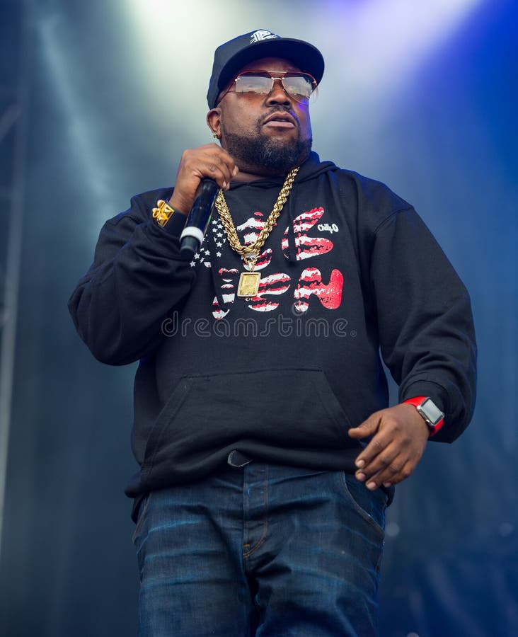 Phantogram in Concert at Governors Ball Editorial Photography - Image ...