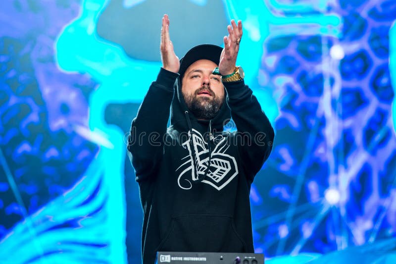 Phantogram in Concert at Governors Ball Editorial Photo - Image of ball ...