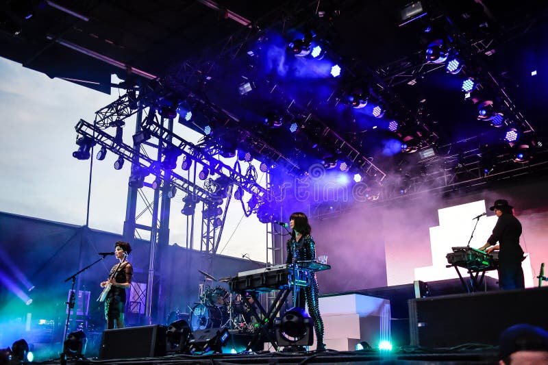 St Vincent in Concert at Governors Ball Editorial Photography - Image ...