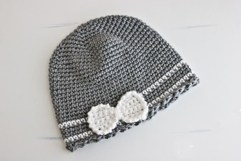 Grå Färger Och Vit Virkad Hatt Fotografering för Bildbyråer - Bild av ...