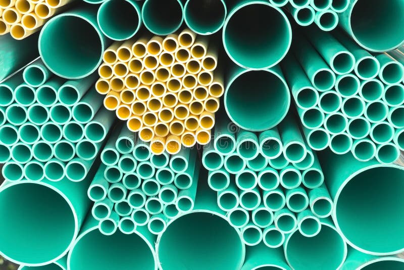 Gelbe und blaue PVC-Rohre stockfoto. Bild von zeile, wirtschaftlichkeit ...