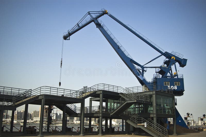 Grúa portuaria foto de archivo. Imagen de azul, industria - 13742462