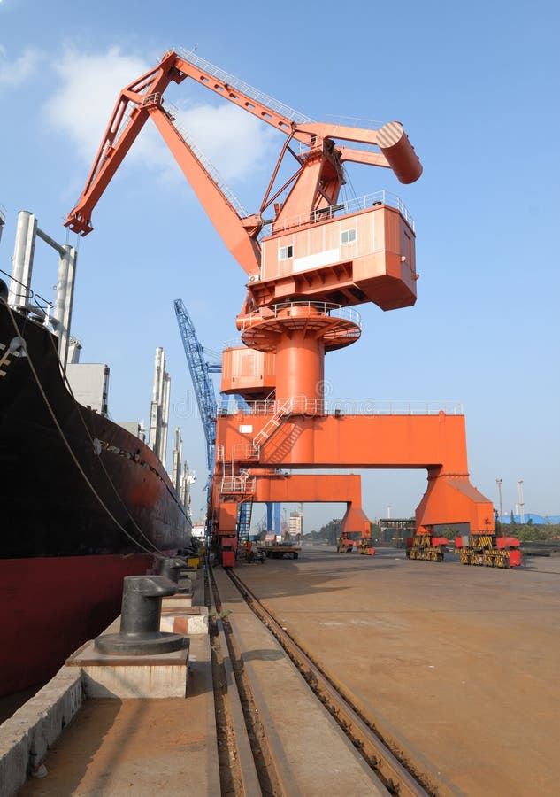 Grúas en puerto foto de archivo. Imagen de puerto, carga - 28803080