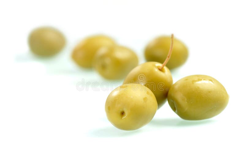Grüne Olive stockfoto. Bild von gesund, schmieröl, einzeln - 34500224