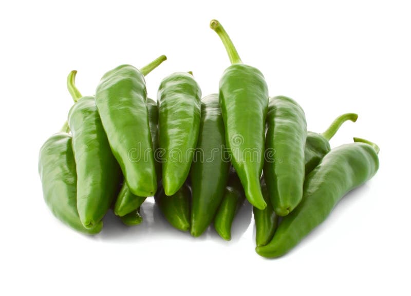 Grüne Peperoni in Einem Haufen Stockfoto - Bild von glocke, vegetarier ...