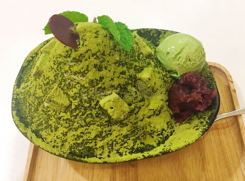 Rasiertes Eis Mit Matcha Sirup Grünen Tees Und Azuki Stau Roter Bohnen ...