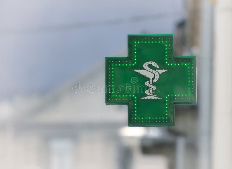 Zeichen der Apotheke stockbild. Bild von kreuz, städtisch - 47556751