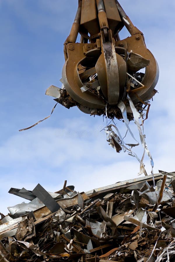 Grabber Que Carrega Um Lixo Do Metal Foto de Stock - Imagem de ...