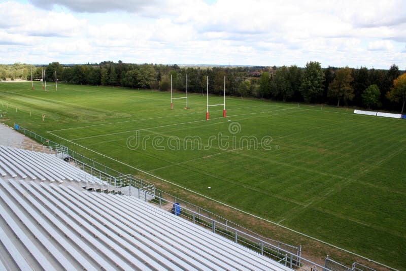 Photos de Gradins Au Soleil De Terrain De Football - Photos de stock ...