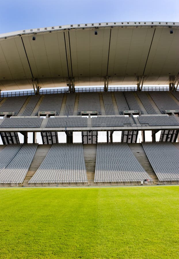 Photos de Gradins Au Soleil De Terrain De Football - Photos de stock ...