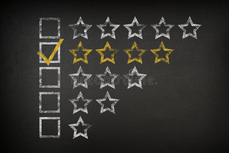 Grado De Cuatro Estrellas De La Lista De Control En La Pizarra Imagen ...