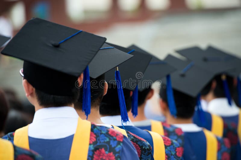 Graduados imagen de archivo. Imagen de universidad, comienzo - 32532399