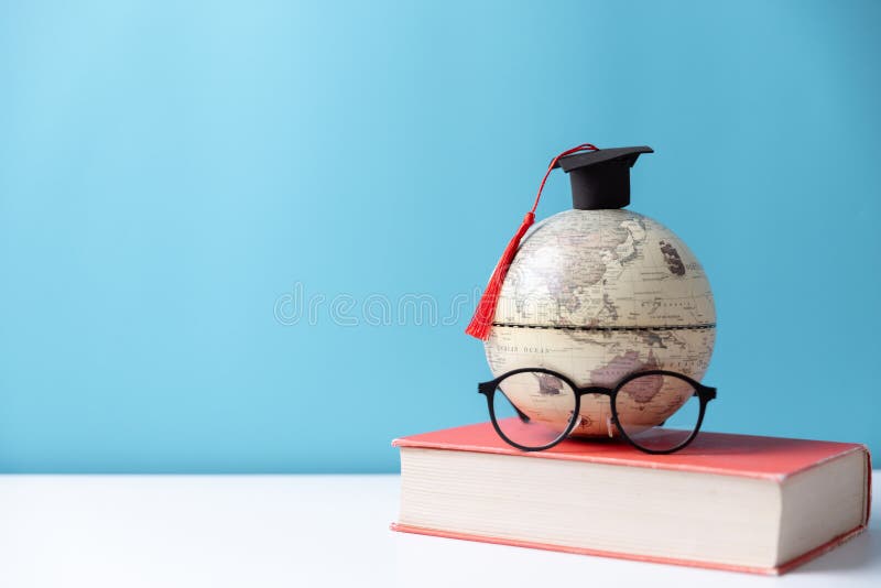 Graduation Cap with Earth Globe. Concept of Global Business Study ...