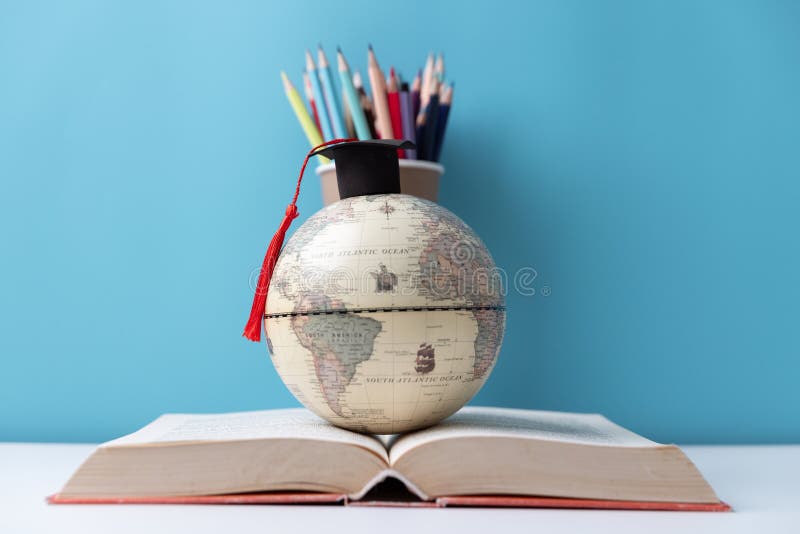 Graduation Cap with Earth Globe. Concept of Global Business Study ...