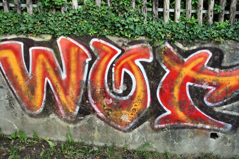 Graffiti photo éditorial. Image du ville, vandalisme, orange - 9141956