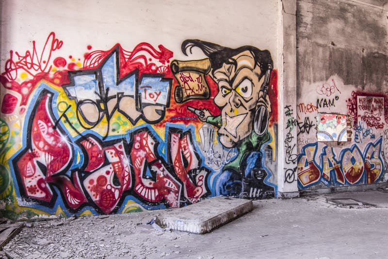 Graffiti in Abandoned House Editorial Photo - Image of color, arts ...