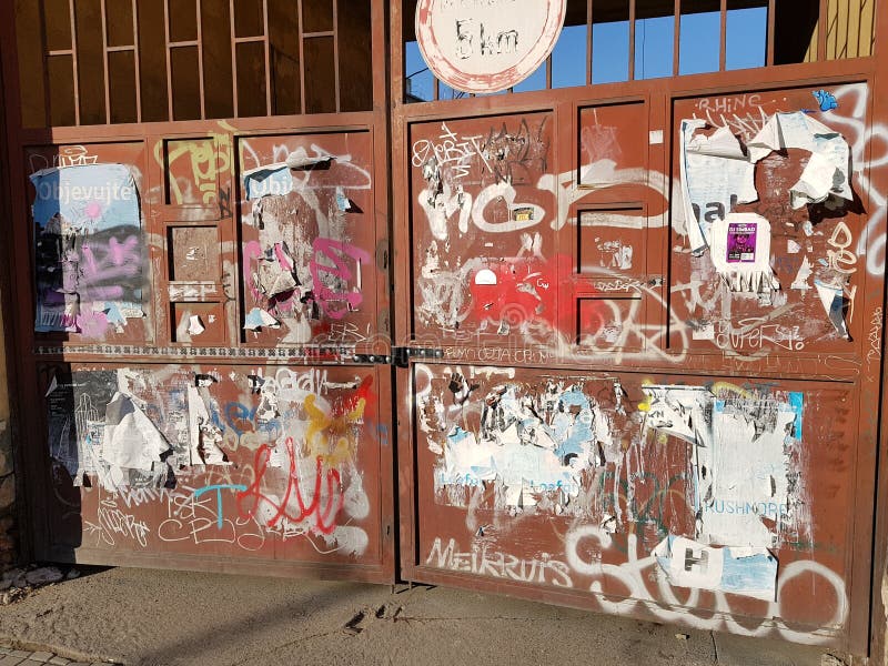 Graffiti on the gate editorial image. Image of gate - 139607890