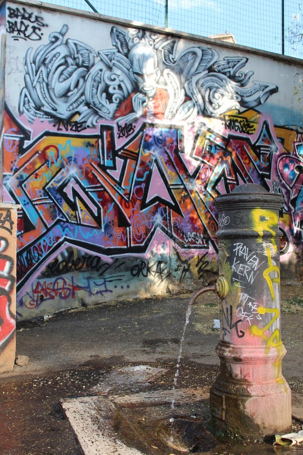 Cane, Graffito Sulla Parete Di Roma Immagine Stock - Immagine di ...