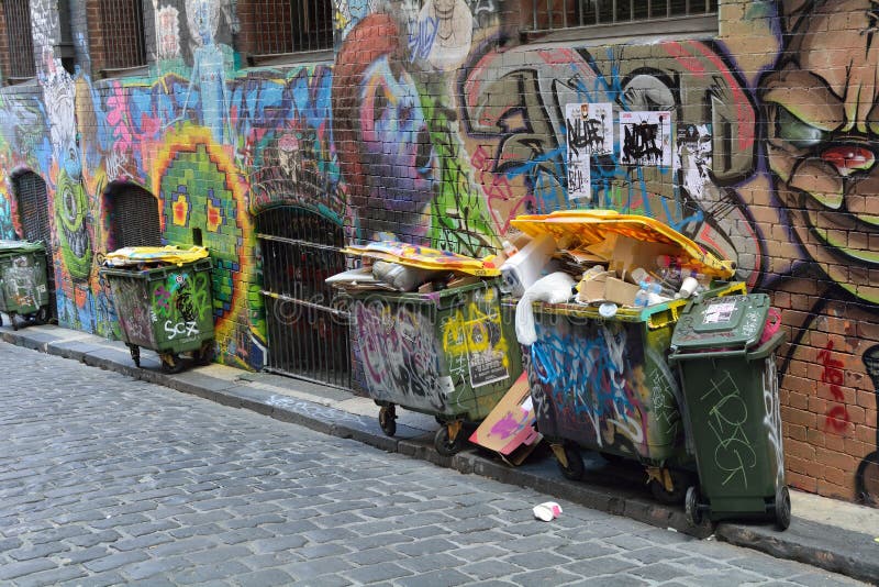 Graffiti and Trash in Alleyway Editorial Image - Image of alleyway ...