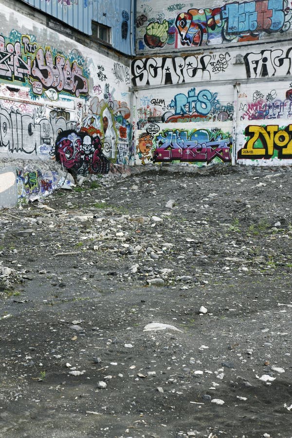 Graffiti walls editorial stock image. Image of tagg, graffiti - 6041114