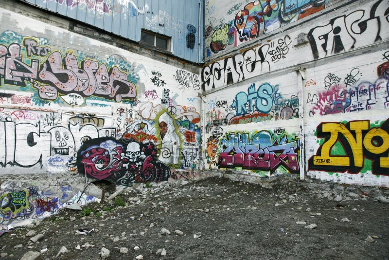 Graffiti walls editorial stock image. Image of tagg, graffiti - 6041114