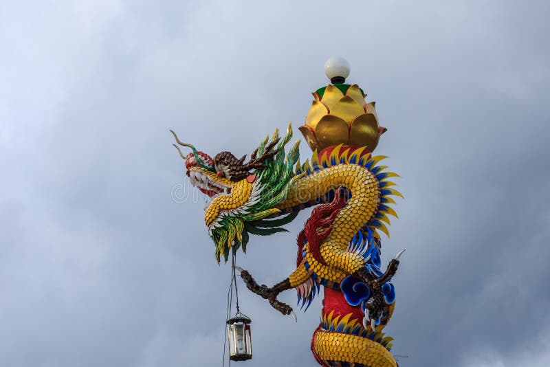 Gragon de oro imagen de archivo. Imagen de potencia, chino - 44861765
