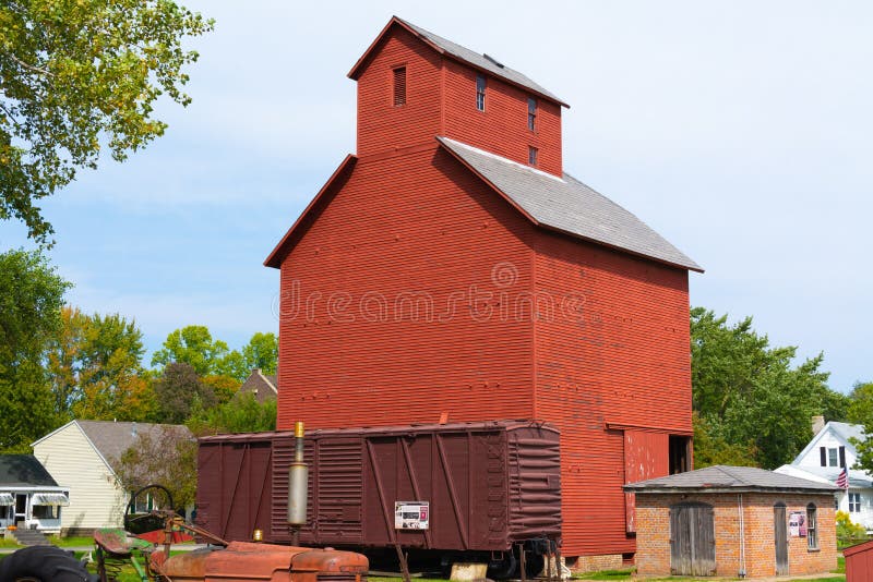 Grain Elevator editorial stock photo. Image of exterior - 201333963