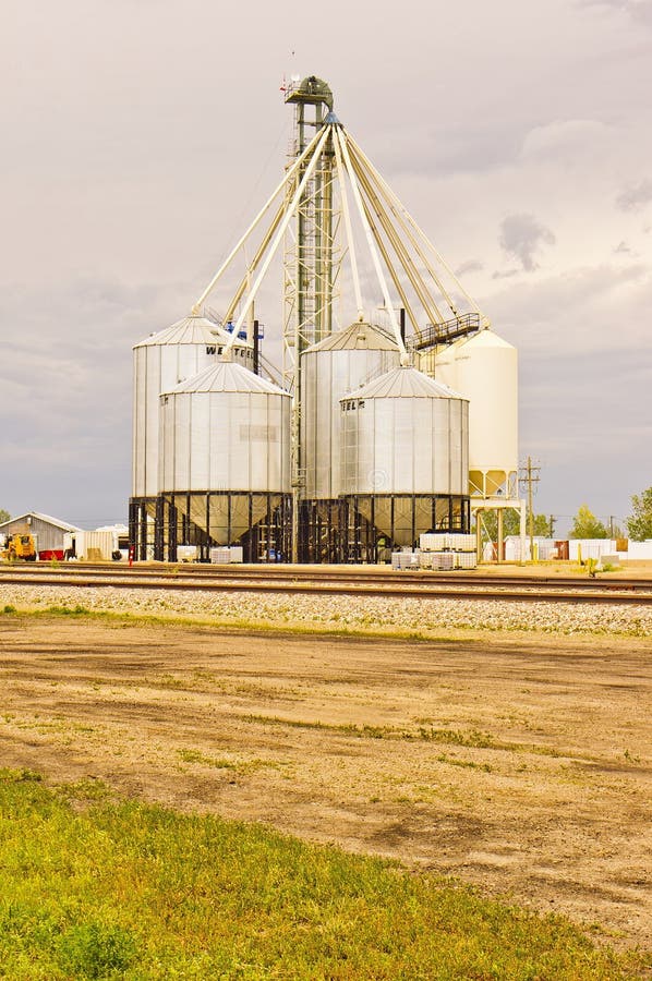 Grain Silo Complex in Saskatchewan Editorial Photo - Image of railroad ...
