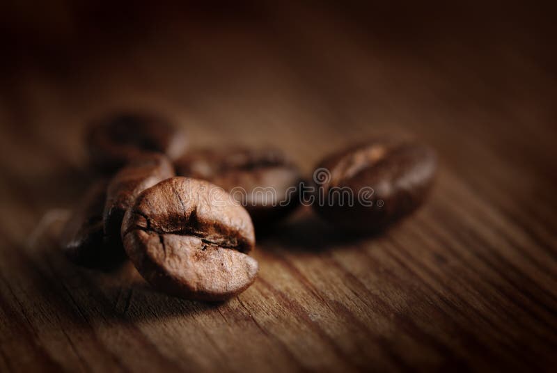 Grains de café image stock. Image du brun, caféine, texture - 26545277