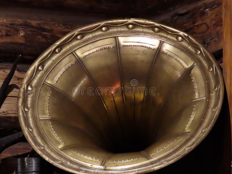 Gramophone horn from top stock image. Image of sound - 174594719