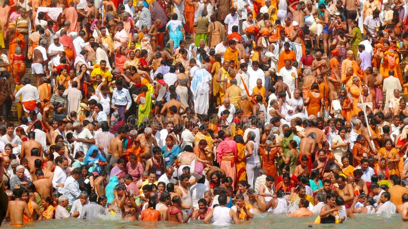 Muchedumbre En La Ceremonia De Inauguración India Del Templo Foto ...