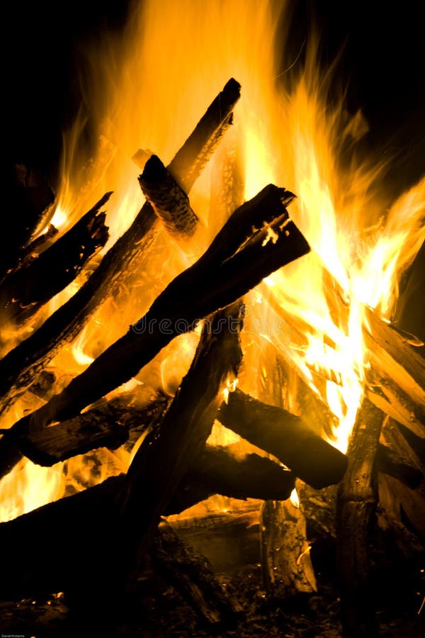 Gran flama de la almenara imagen de archivo. Imagen de fuego - 3068257