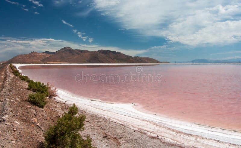 Gran Desierto De Lago Salado En Las Salinas De Bonneville En Utah Foto ...