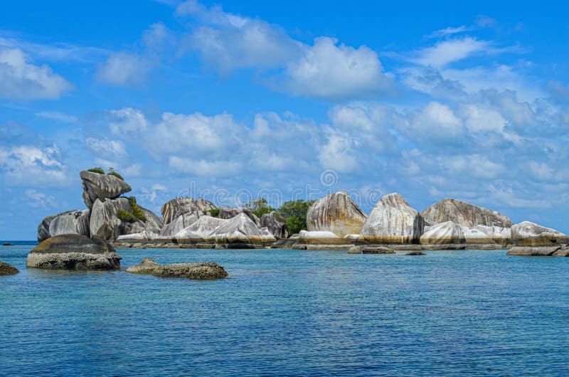 Gran Roca En El Mar En La Isla De Belitung Foto de archivo - Imagen de ...