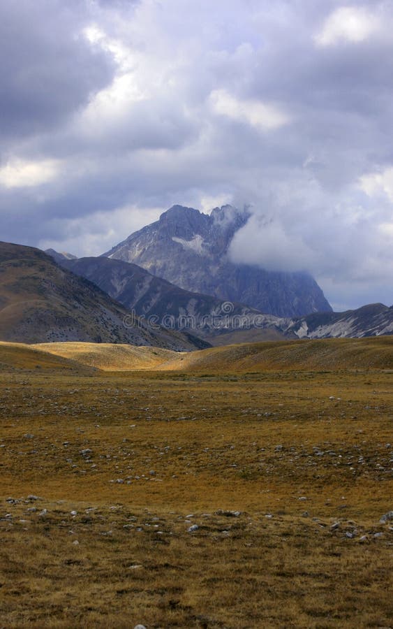 Gran Sasso - Italia imagen de archivo. Imagen de gran - 5564703