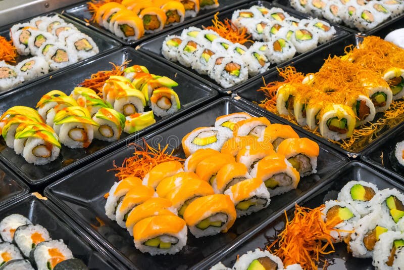 Gran Variedad De Rollos De Sushi Foto de archivo - Imagen de bocado ...