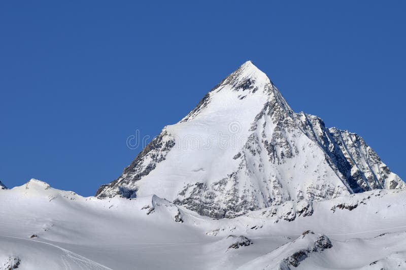 Gran Zebru (Koenigspitze) Mountain Stock Image - Image of extreme, peak ...