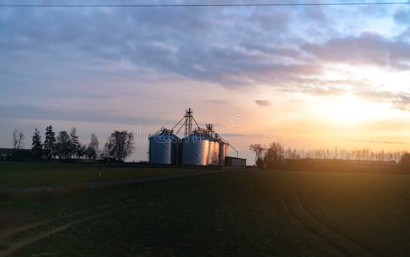 Granary in the field editorial image. Image of nature - 203924040