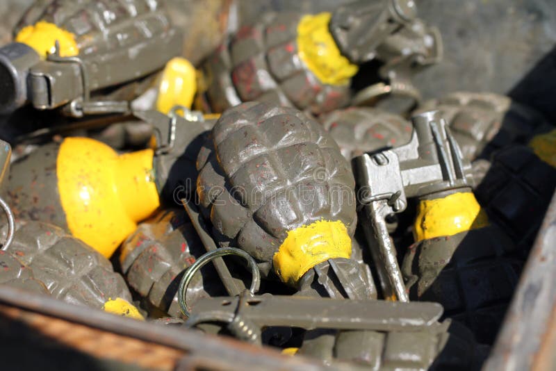Handgranaten stockbild. Bild von stift, explosionen, gefahr - 34011693