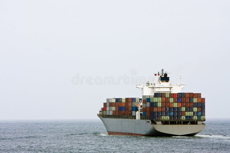 Grand Cargo De Conteneur En Mer. Image stock - Image du masse, océan ...