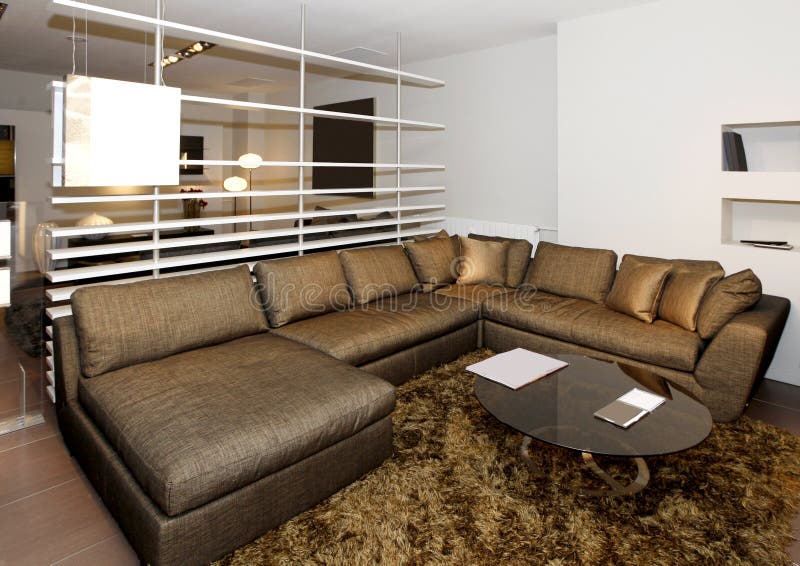 Grand canapé de salon photo stock. Image du propriété - 30894818
