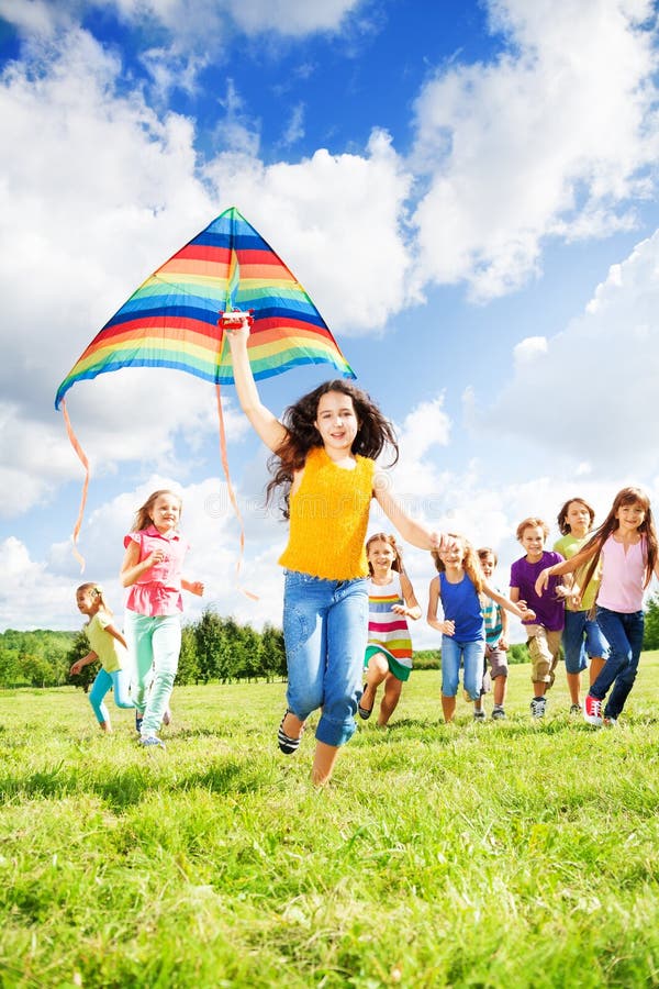 Grand Groupe D'enfants Ayant L'amusement Photo stock - Image du amis ... Grand Groupe D'enfants Ayant L'amusement Photo stock - Image du amis ...
