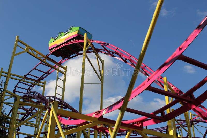 Conduite de grand huit. image stock. Image du coaster - 22170911