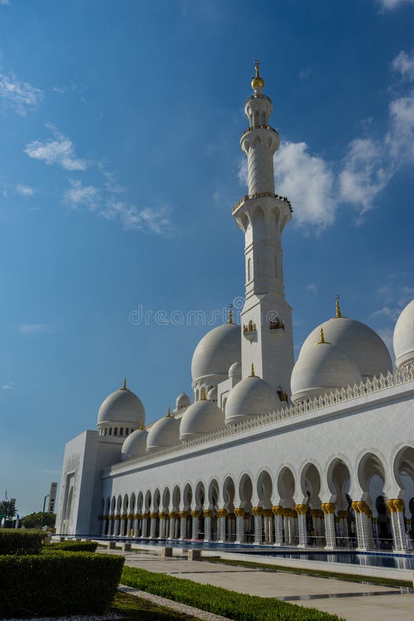 Grand Mosque Sheikh Al Zayed in Abu Dhabi Stock Image - Image of colors ...