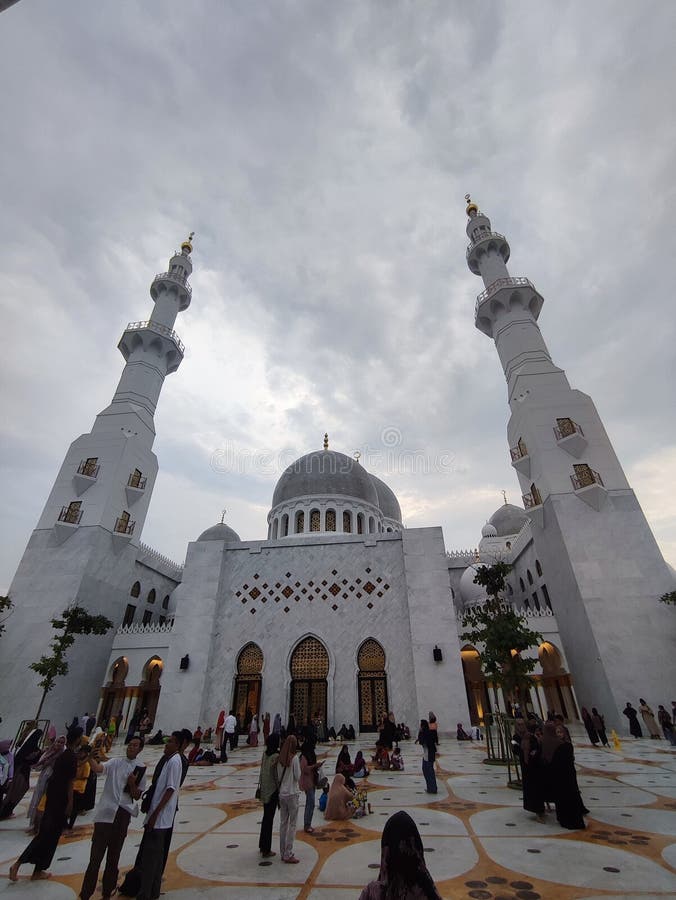 Grand Mosque Syeikh Zayed in Surakarta Editorial Photography - Image of ...
