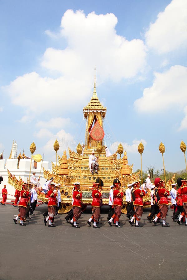 The Grand Procession To Carry the Body of Her Roya Editorial Photo ...