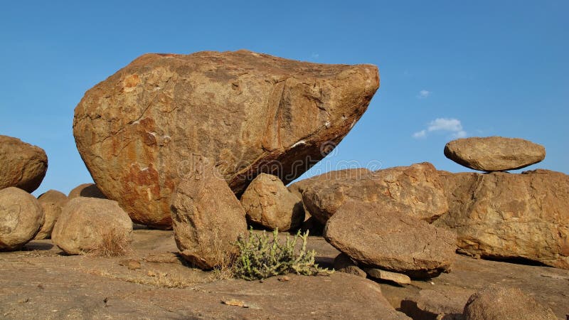 Grand Rocher Rond De Granit Dans Hampi, Inde Photo stock - Image of ...