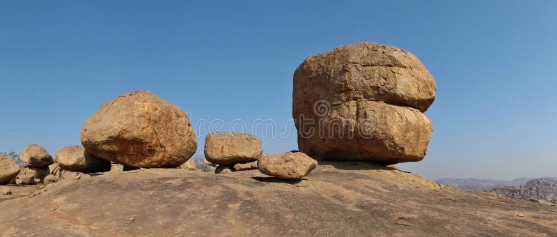 Grand Rocher Rond De Granit Dans Hampi, Inde Photo stock - Image of ...