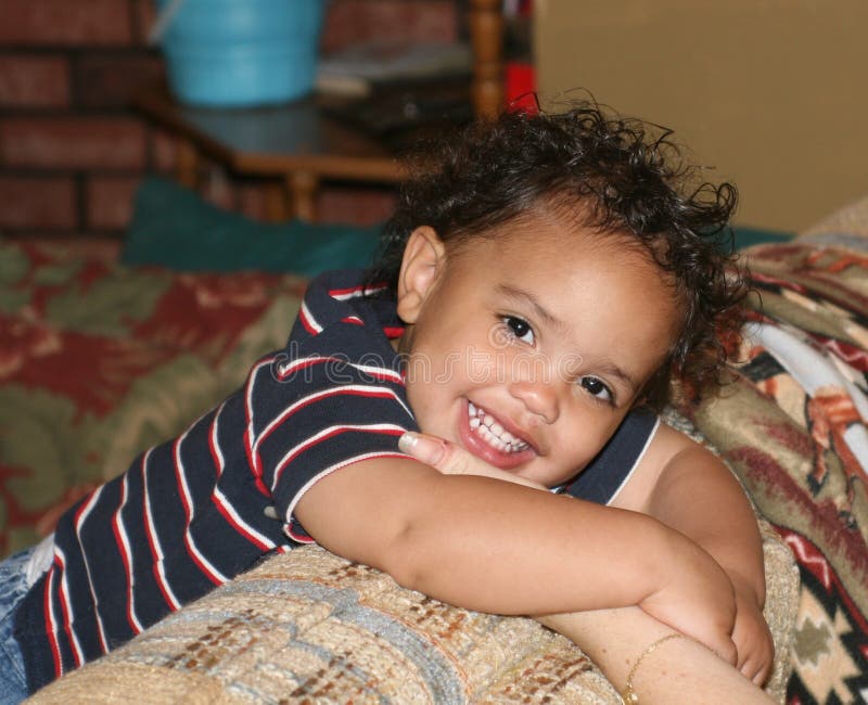 Grand sourire image stock. Image du sourire, biracial, heureux - 991003