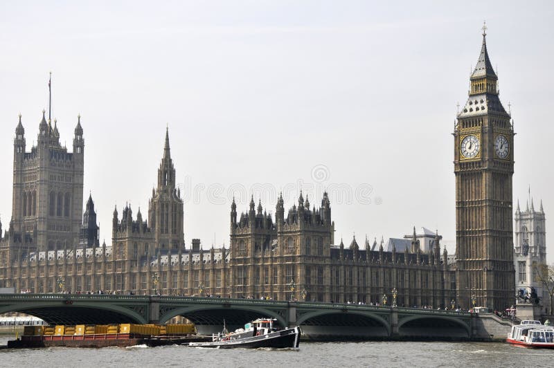 Grande Ben E Ponticello Di Westminster, Londra Immagine Stock ...